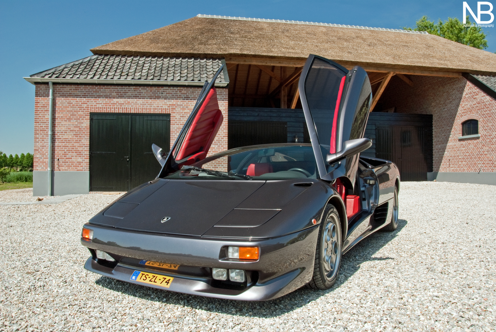 Photoshoot: Lamborghini Diablo & Maserati GranCabrio