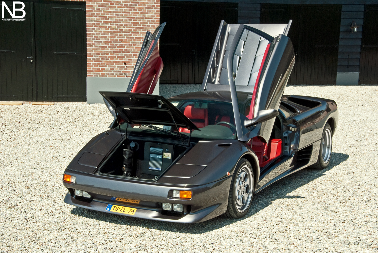Photoshoot: Lamborghini Diablo & Maserati GranCabrio